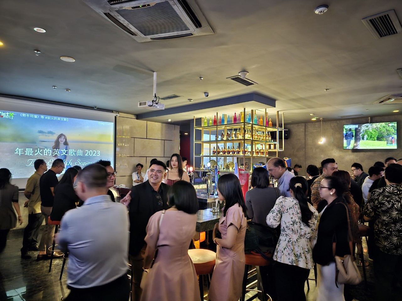 CLUB ROYALE